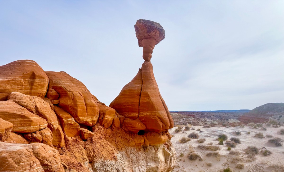 Hiking the Toadstool Hoodoos – Road Trip Queen