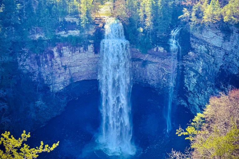 9 Epic Waterfall Hikes Across the U.S. (Family-Friendly Trails + Hidden ...